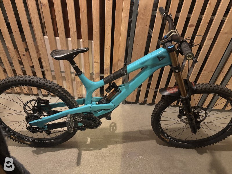 YT Industries TUES CORE 4 2024 usado