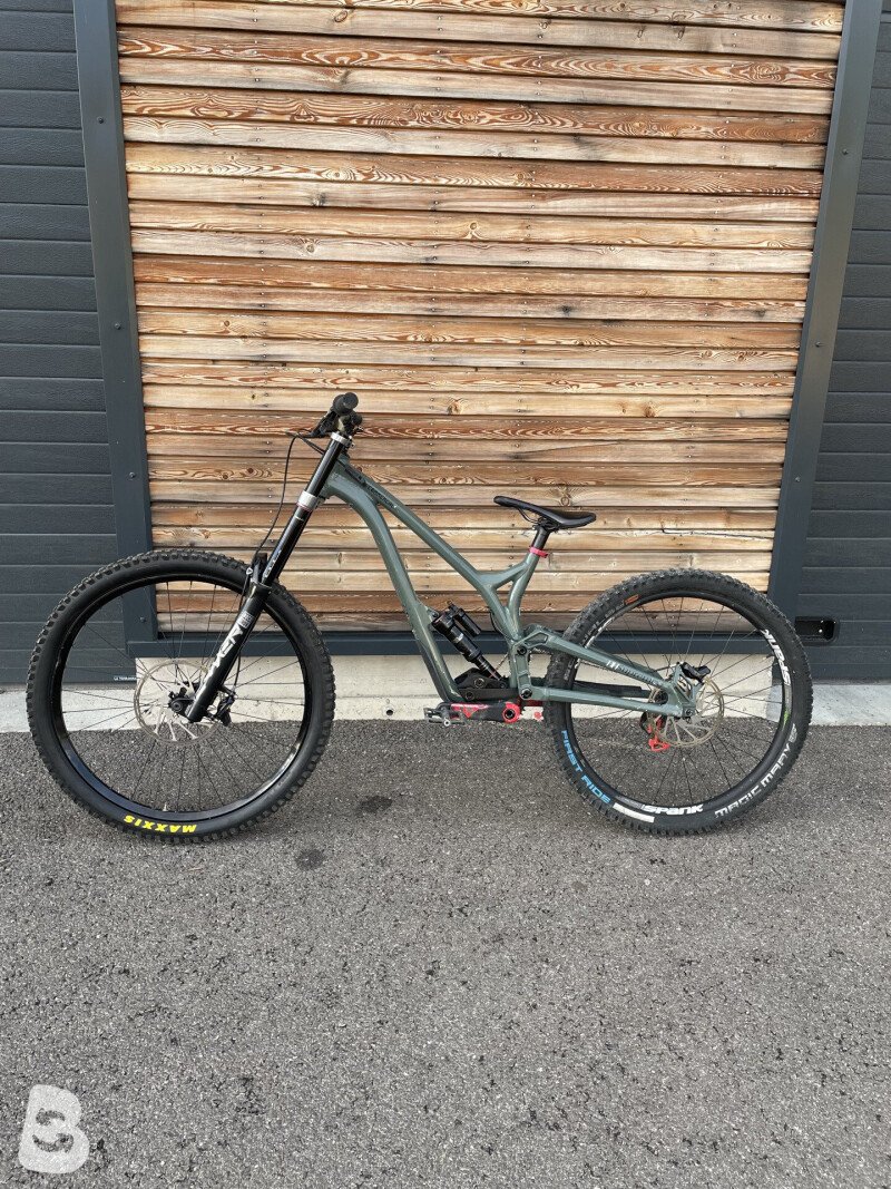Commencal Suprême V4 2022 used