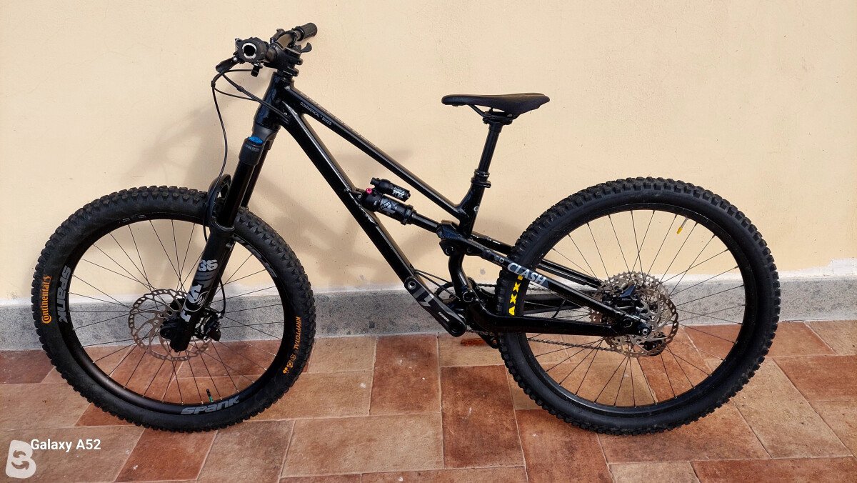 Commencal CLASH JR V2 GLITTERY BLACK 26' 2025 used