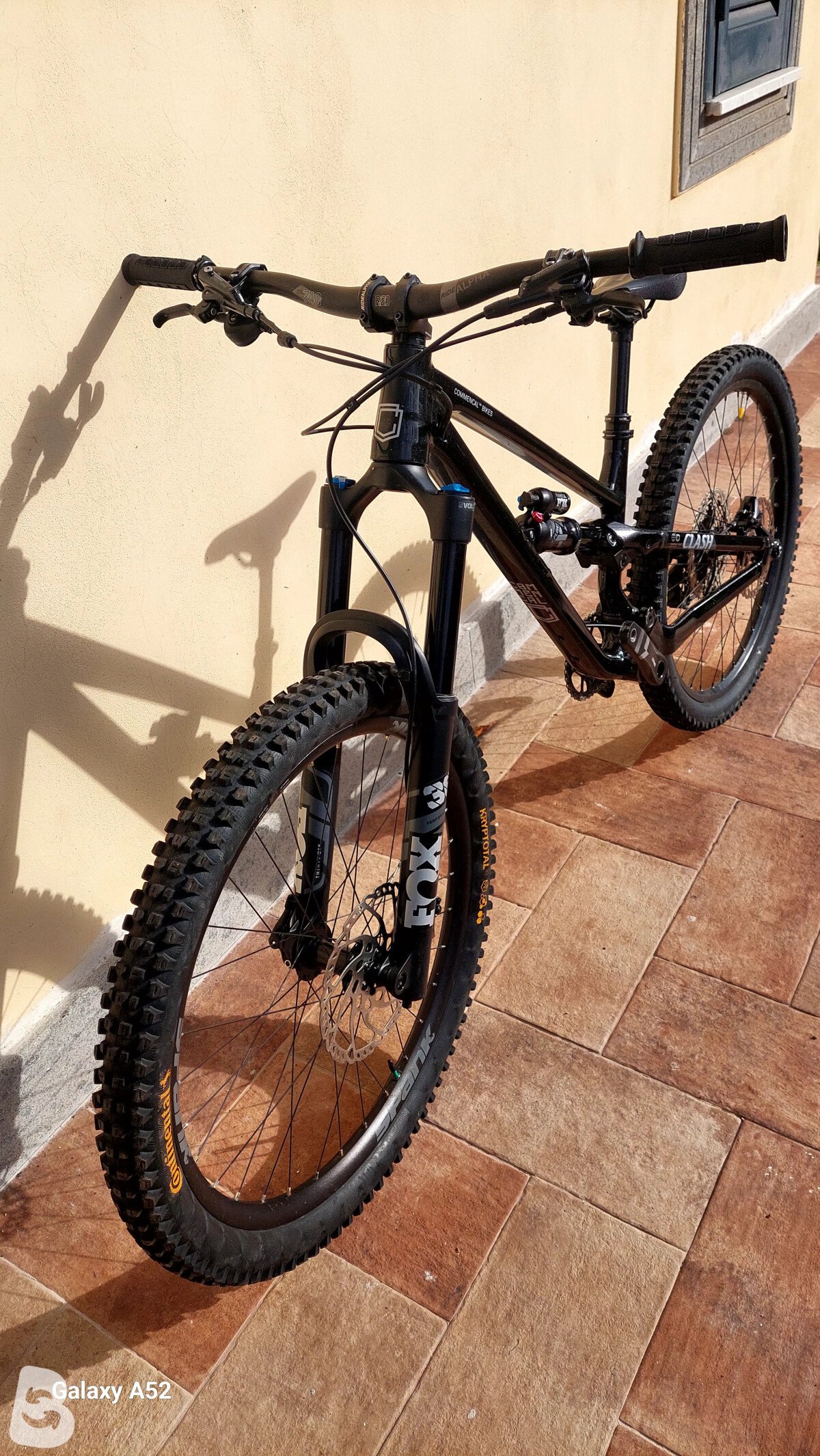 Commencal CLASH JR V2 GLITTERY BLACK 26' 2025 used