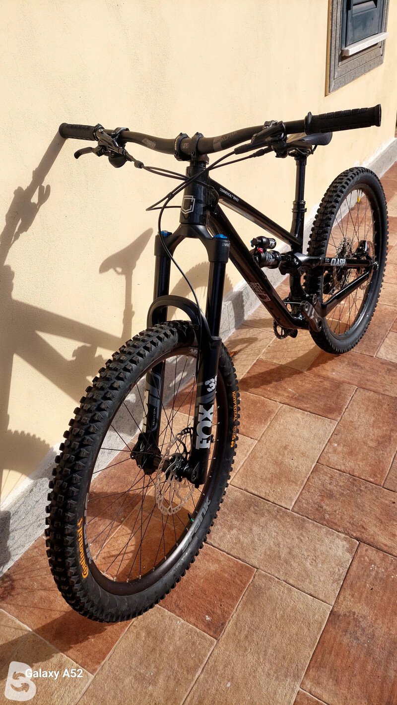 Commencal CLASH JR V2 GLITTERY BLACK 26' 2025 used