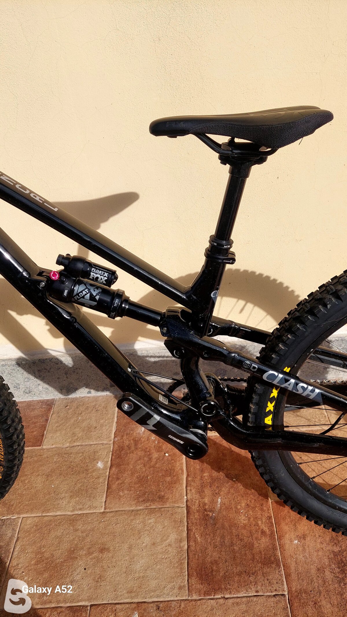 Commencal CLASH JR V2 GLITTERY BLACK 26' 2025 used