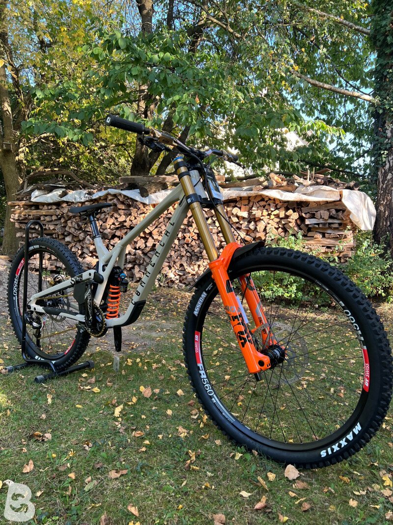 Commencal Supreme V5 WorldCup Edition 2024 used